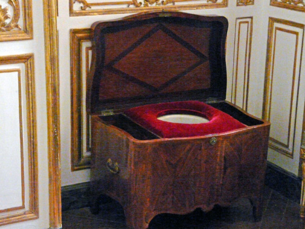 The History of Medieval Toilets and Plumbing | Hankering for History